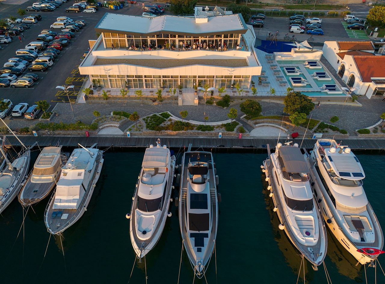 Restaurant Marina, nautical atmosphere and local specialties